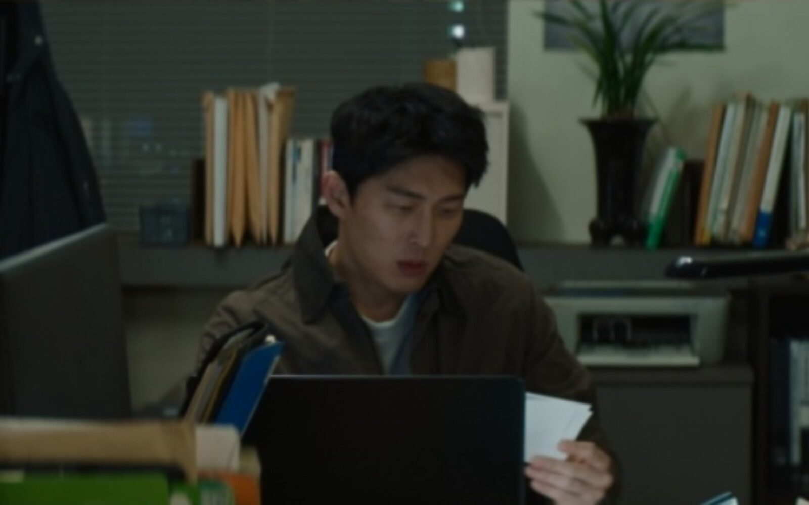 Go Jun marca seu retorno aos K-Dramas em "Black Out" após 4 anos ...